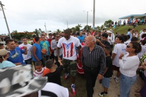 Carmelo Anthony Gives Back Rebuilds Basketball Courts in Puerto Rico ...